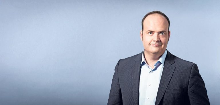 Robin Alexander - medium magazin